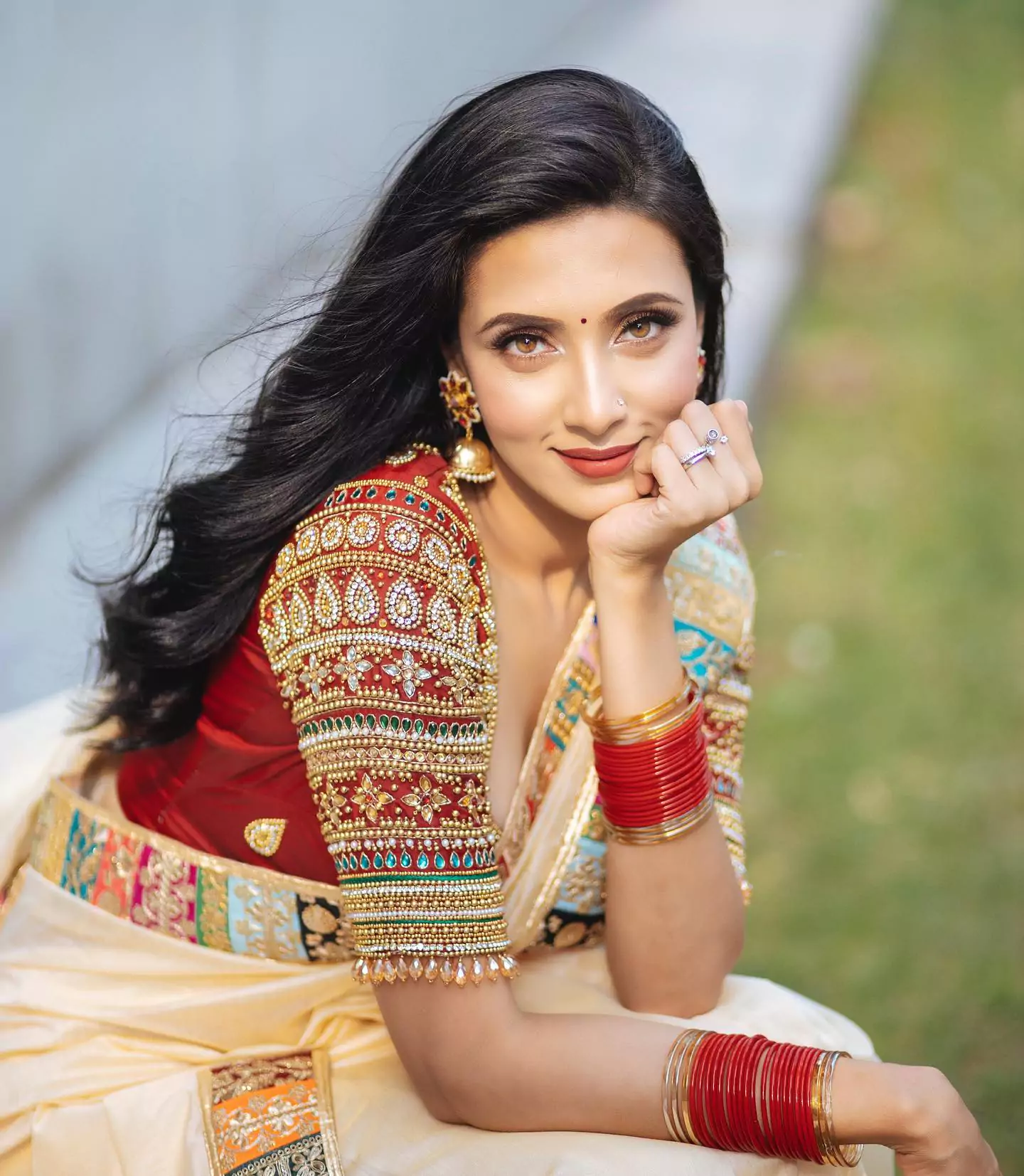 Bangladeshi actress Bidya Sinha's adorable Sareeing