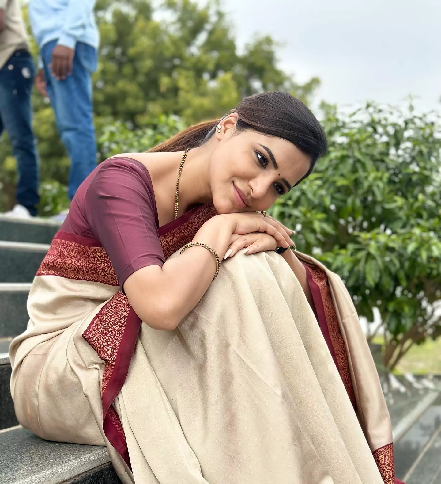 Ashu Reddy's adorable Saree Love in 'Padma Vyuham' - Trending