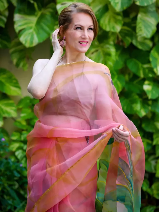 14 most lovable Saree Stylings of 'Suzanne Bernert' - Sareeing.com