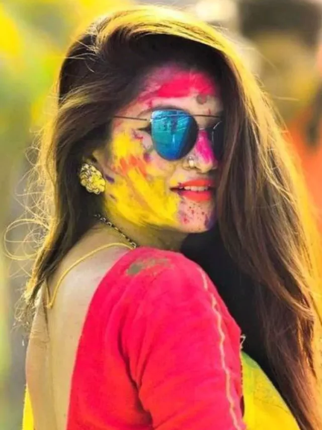 Holi Photoshoot in Sarees & Best poses - Sareeing.com