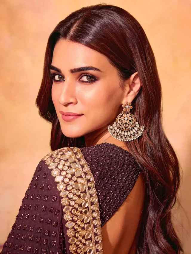 12 Most Popular Saree Stills Of Kriti Sanon in Black Saree | 'Adi ...