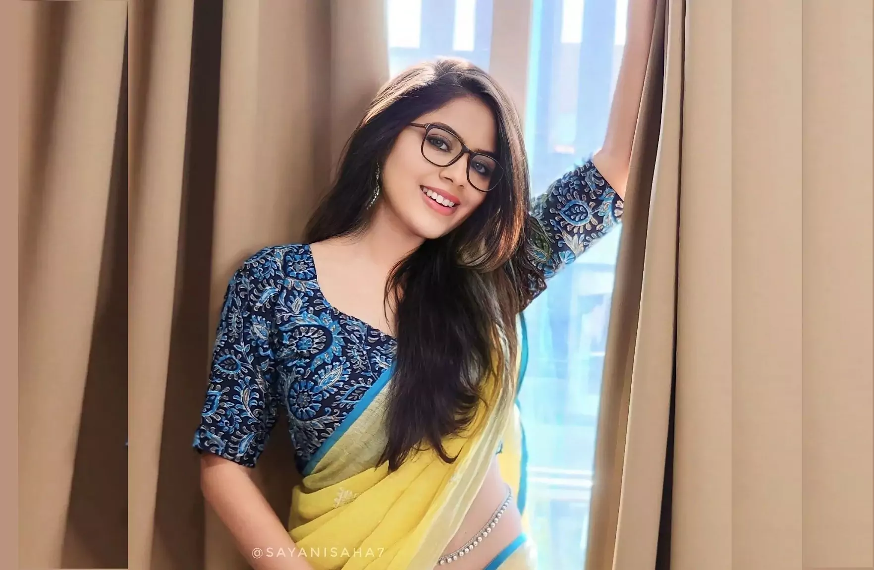 Sayani Saha's Styling Secrets: Elevating a Simple Linen Saree..