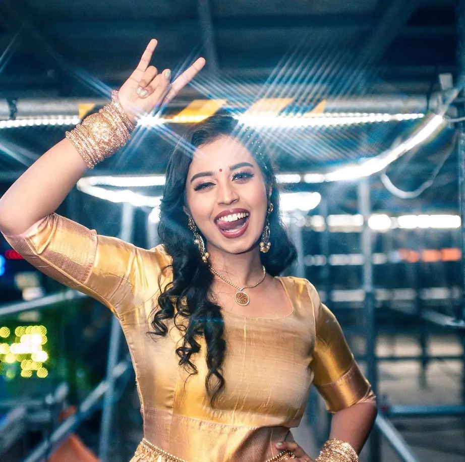Golden Glamour: Singer Hari Priya Shines in Kanjivaram Silk