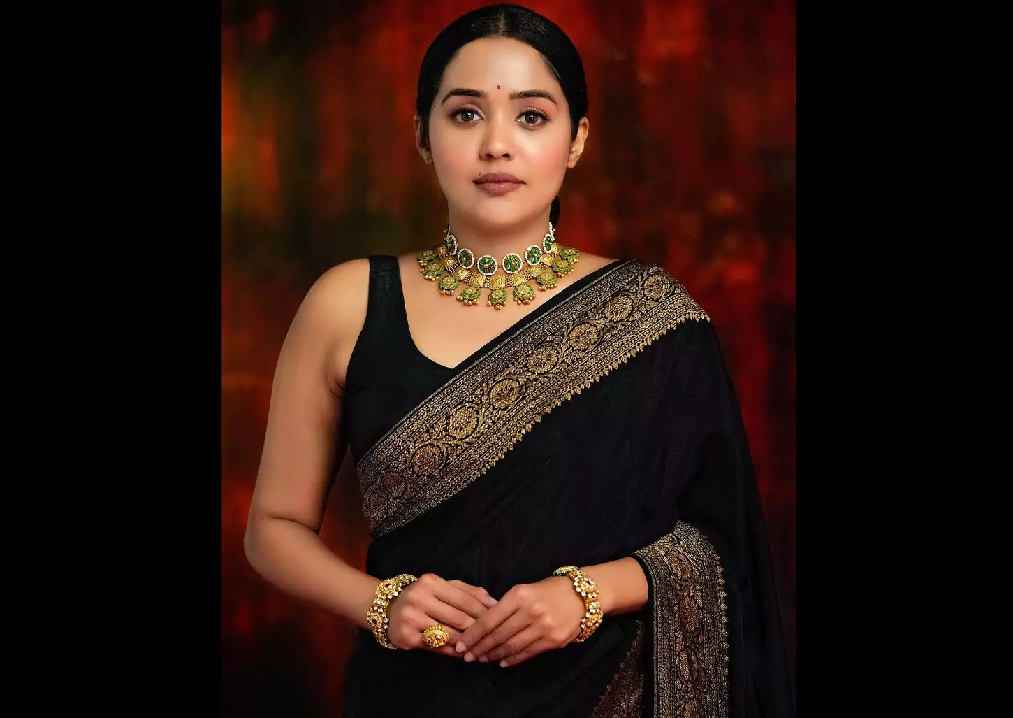 Ananya Ayilya Gopalakrishnan's Subtle Elegance | Black Silk Saree