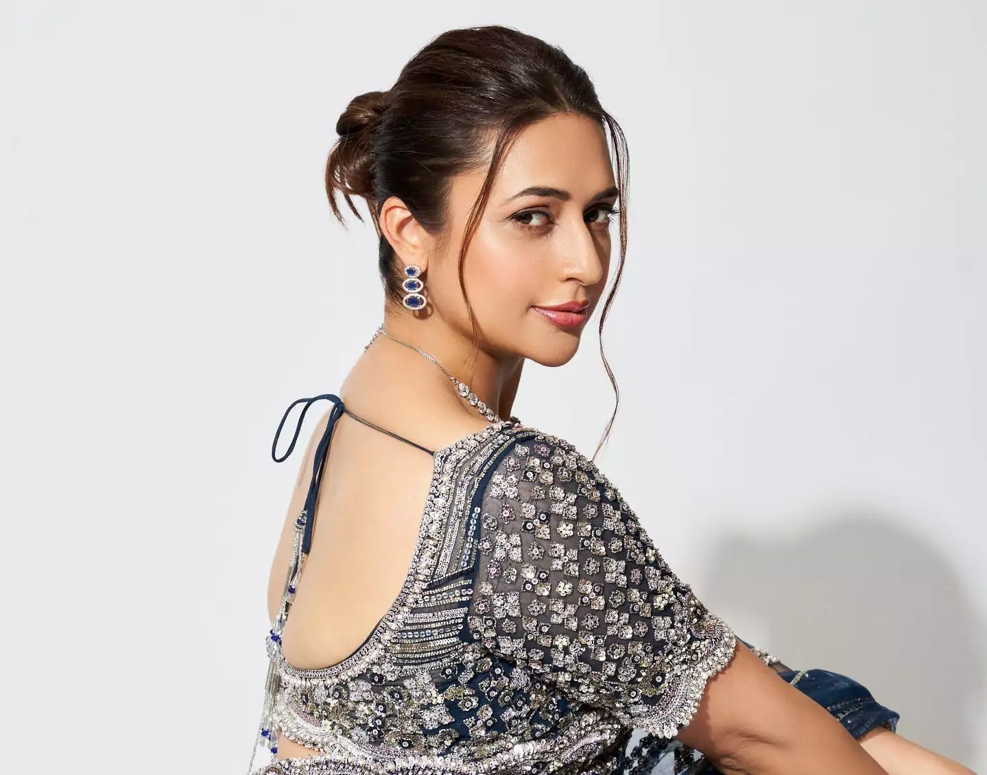 Divyanka Tripathi's Navy Blue Saree: Guess The Price...!!!