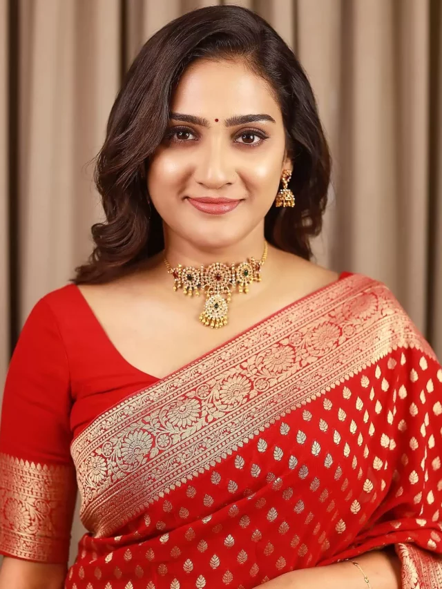 Aditi Ravi's Dual Saree Glam: Timeless Tradition to Contemporary Chic