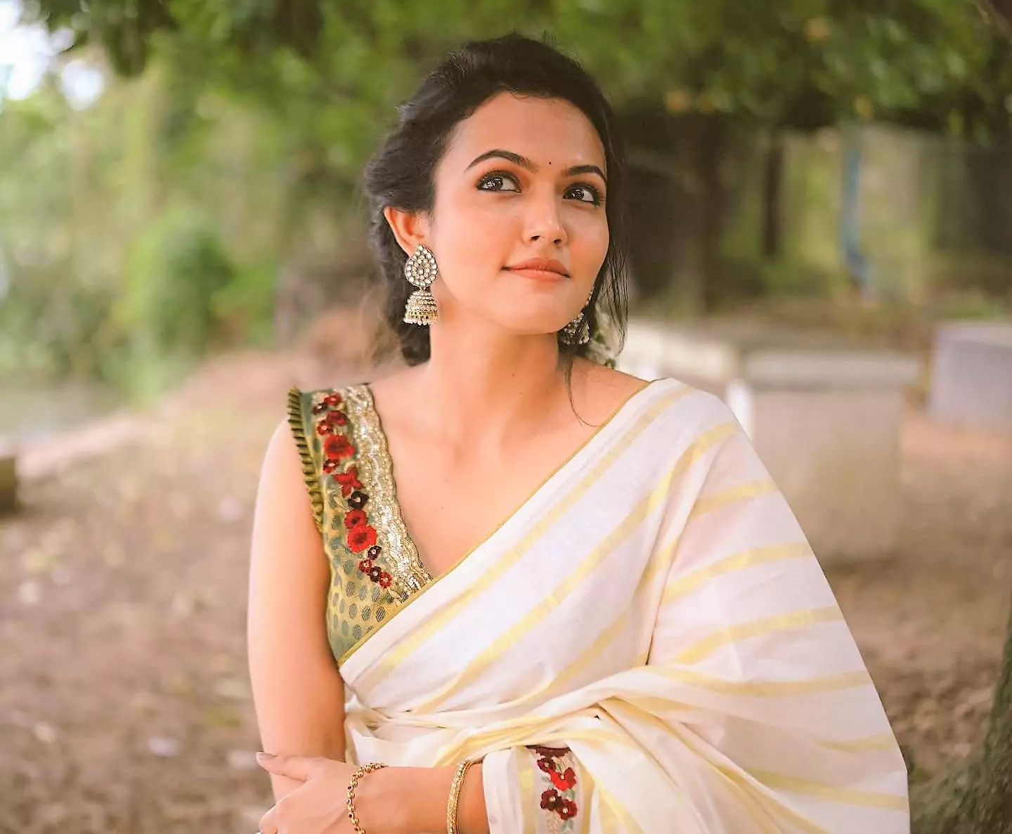 Onam Special: Aparna Das's Kerala Tissue Saree Look Must-Try...