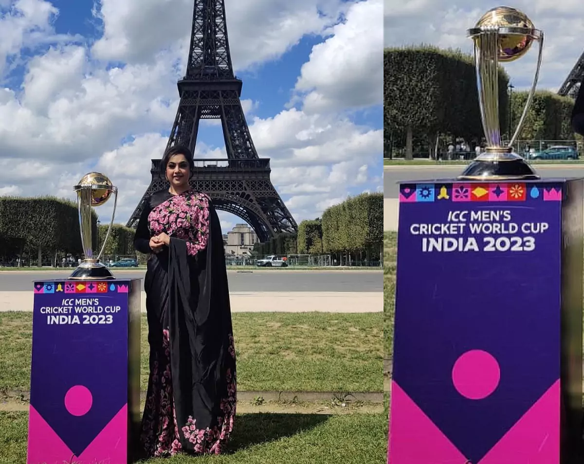 Viral: Actress Meena with ICC World Cup'23@Trophy Eiffel Tower...