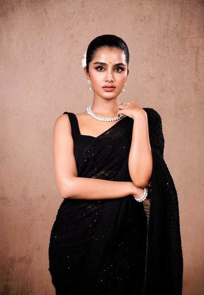 Anupama Parameswaran's Timeless Elegance in a Black Saree..