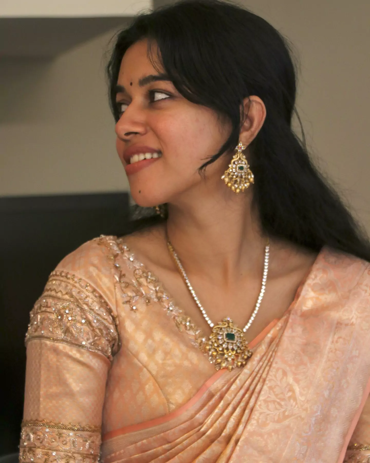 Traditional Housewarming Saree Style: Peach Silk, Gold Jewelry..