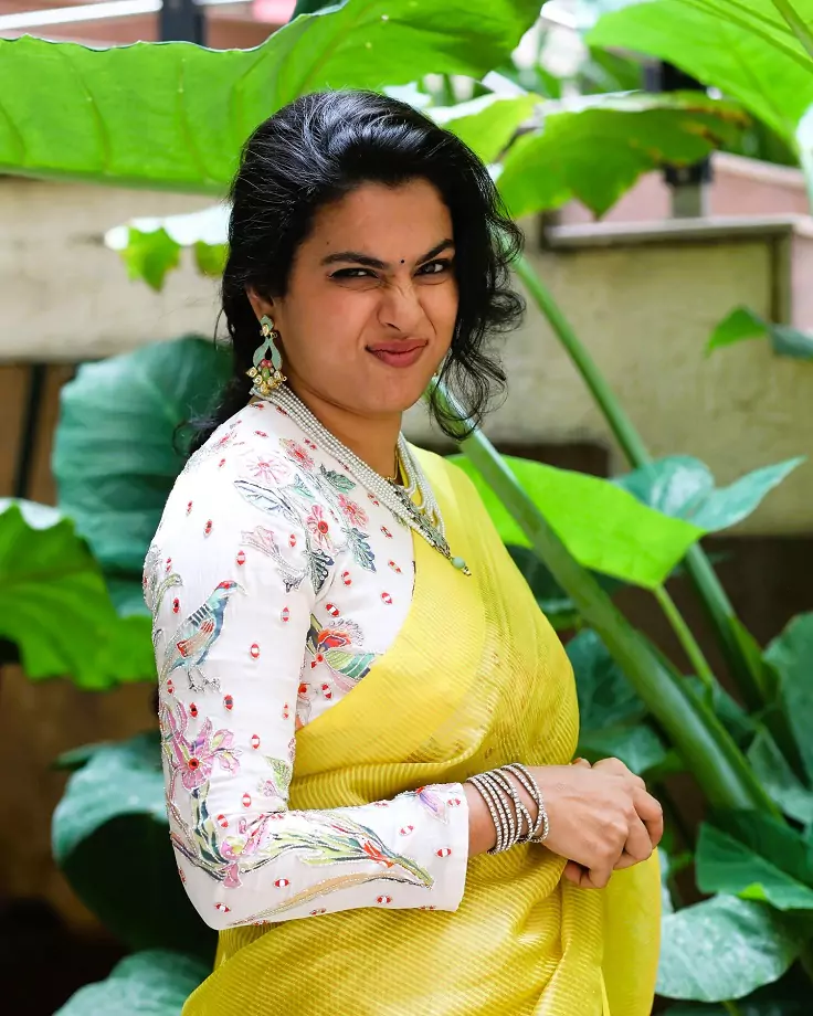 Must Try... Sravana Bhargavi’s Stunning Full-Sleeve Blouse