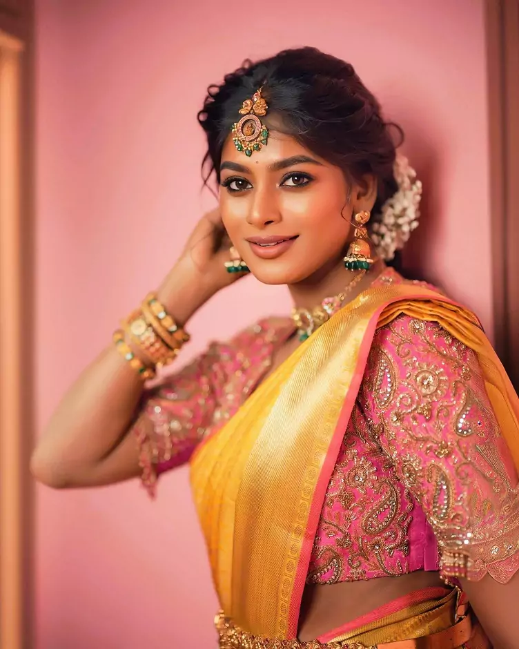 Vinusha Devi’s Elegant Bridesmaid Outfit Inspiration for Indian...