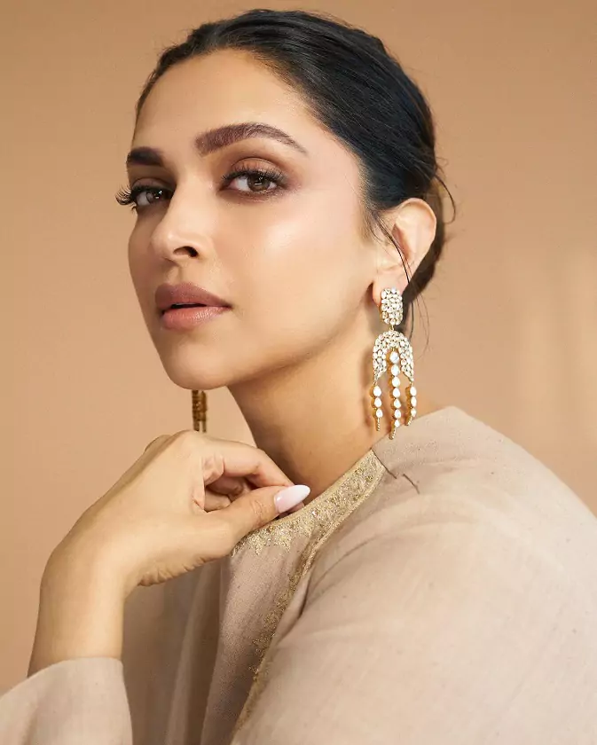 Deepika Padukone Redefines Elegance in a Minimal Kurta Look